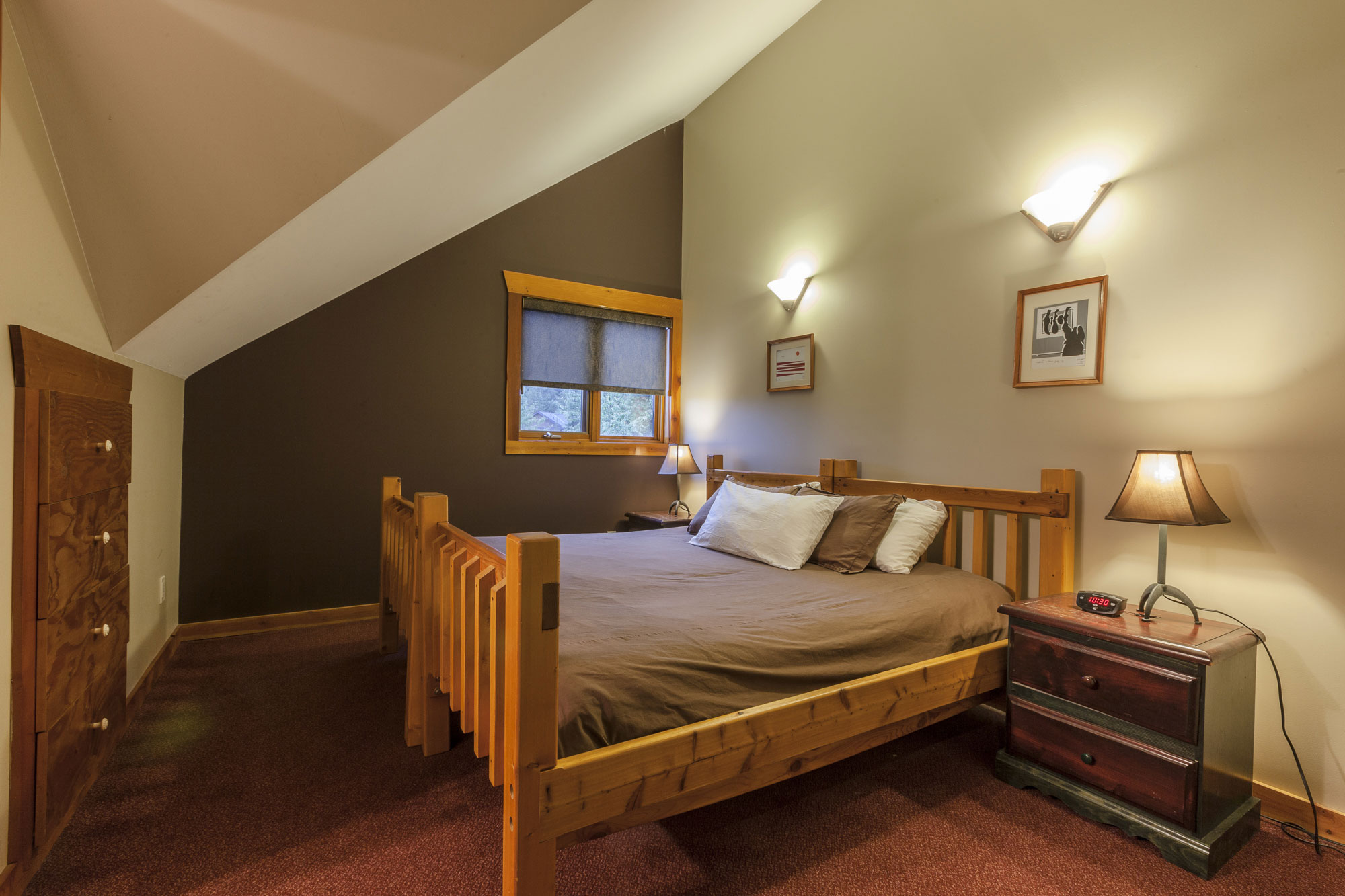 Bedroom #1 - Alpine Lodge Fernie